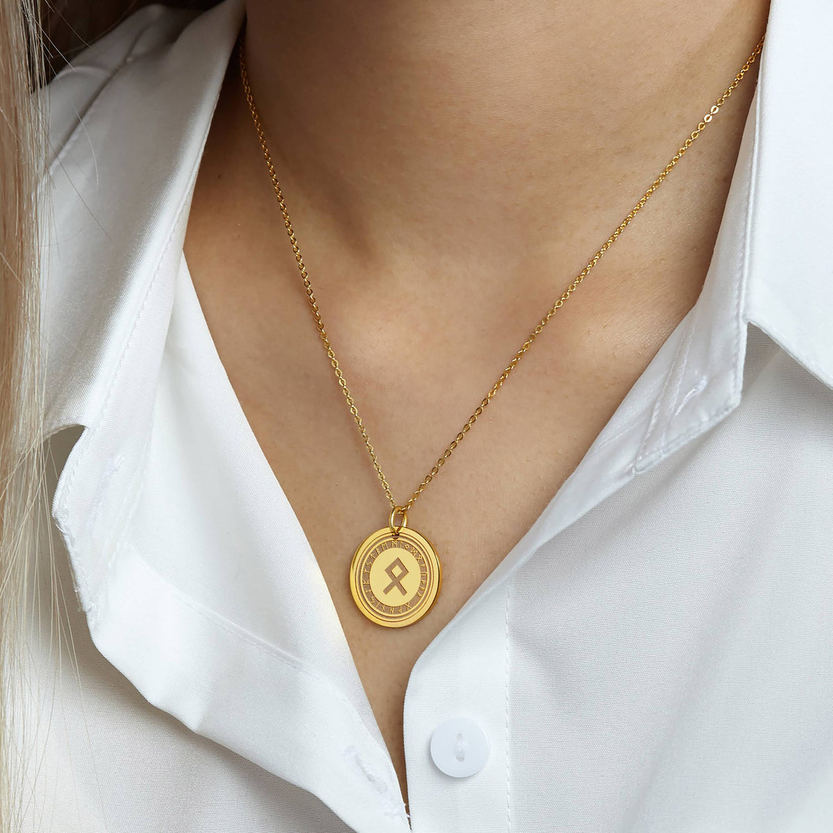 Avrora Pendant eith Othila Rune