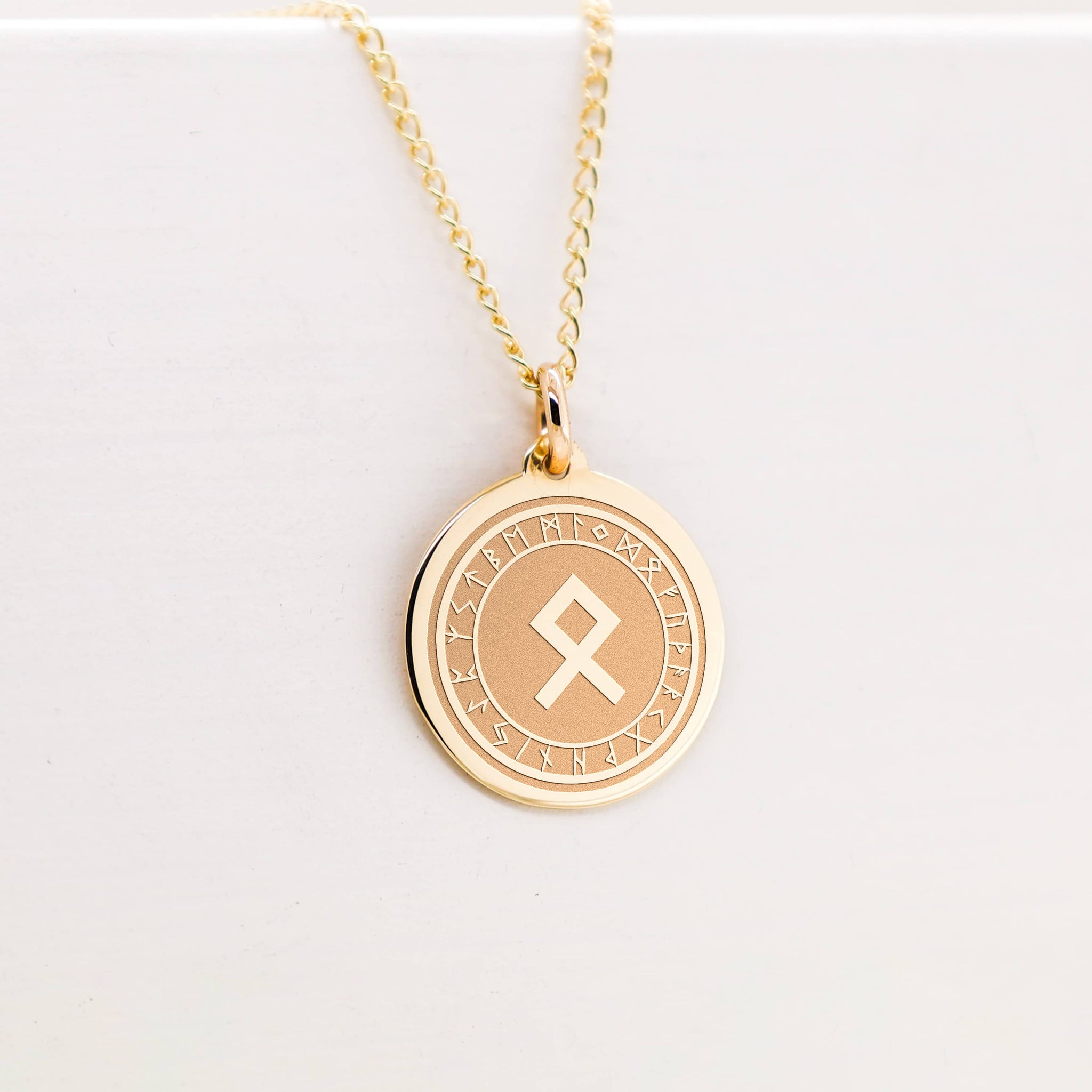 Avrora Anheng med Othila Rune